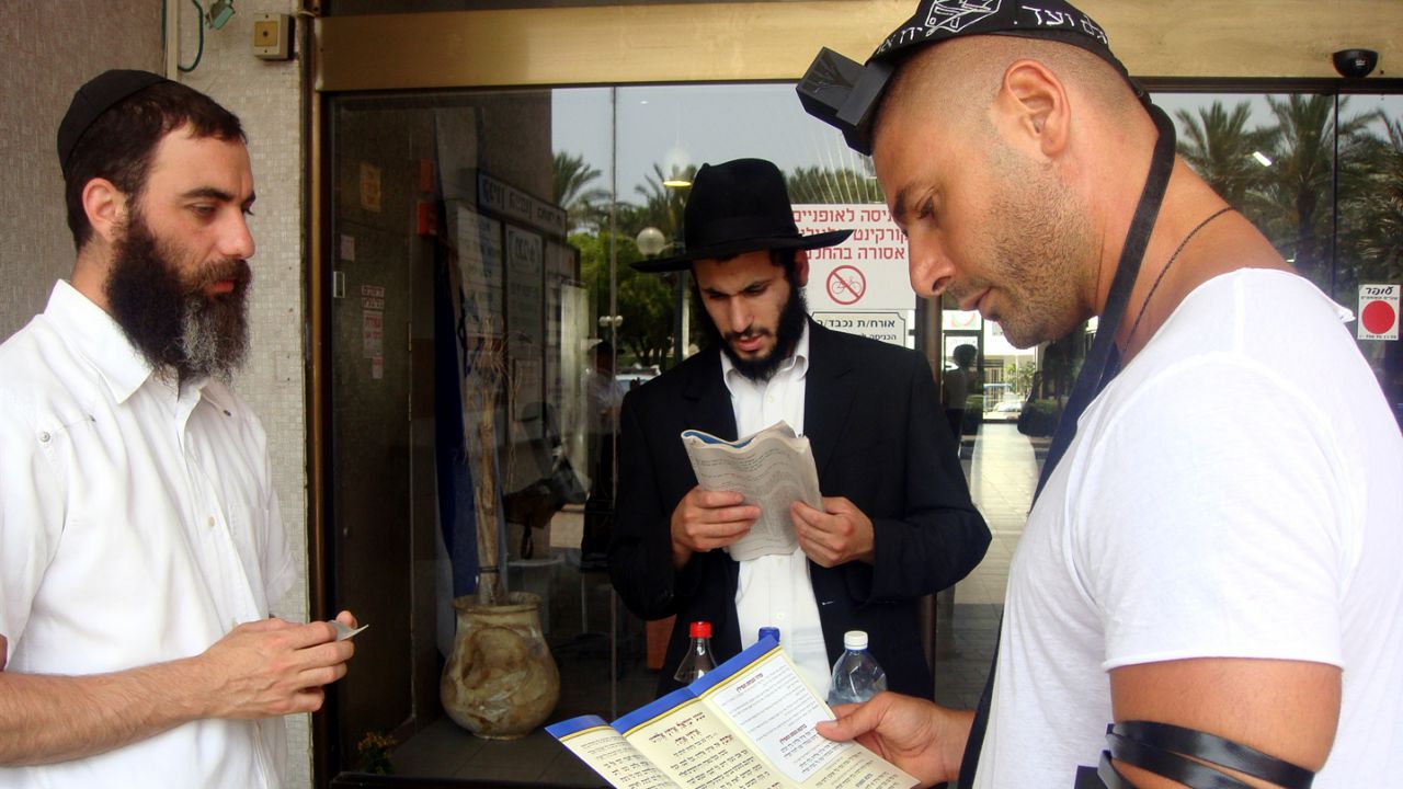 Did Yeshua (Jesus) Wear Tzitzit, the Traditional Jewish Fringes ...