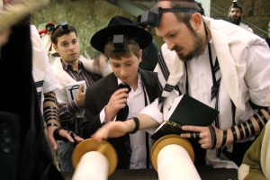 Discover Yeshua as the Shamash, Servant of the World | Messianic Bible