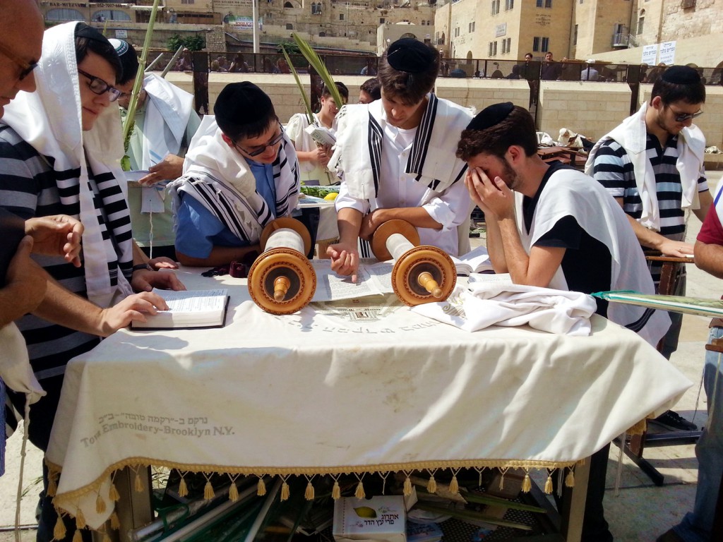 Sukkot Shabbat Chol Hamoed: Sukkot and the Clouds of Glory | Messianic ...