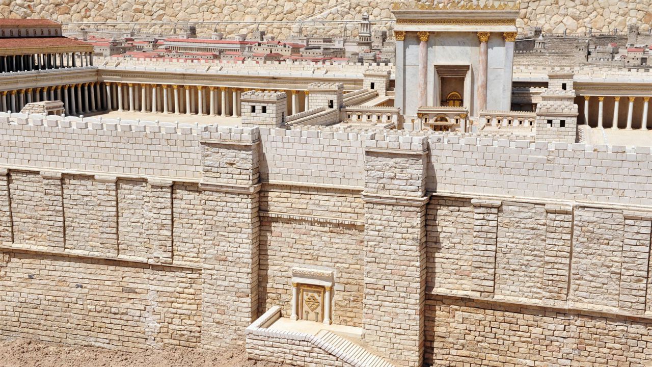 Israel's Priests Prepare for the Third Temple | Messianic Bible