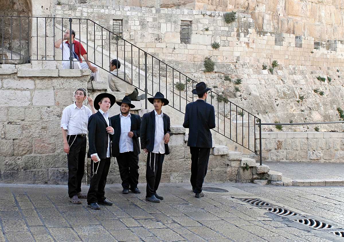 Did Yeshua (Jesus) Wear Tzitzit, the Traditional Jewish Fringes ...